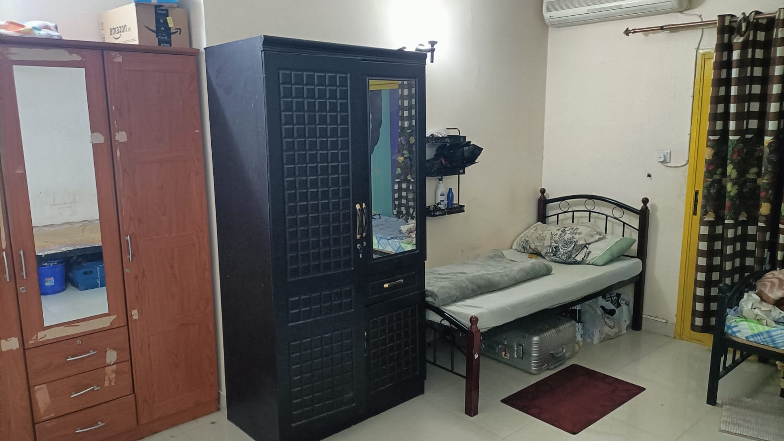 Bachelors Room Or Execuitive Bed Spaces Available For Rent In Al Karama ...